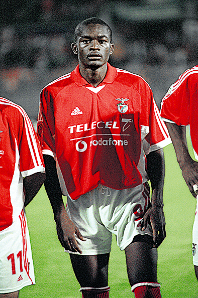 Mantorras vai continuar ligado ao Benfica depois de terminar a carreira ...