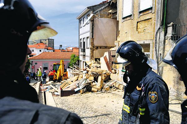 Explosão de gás em prédio do Porto provoca derrocada e faz três feridos ...