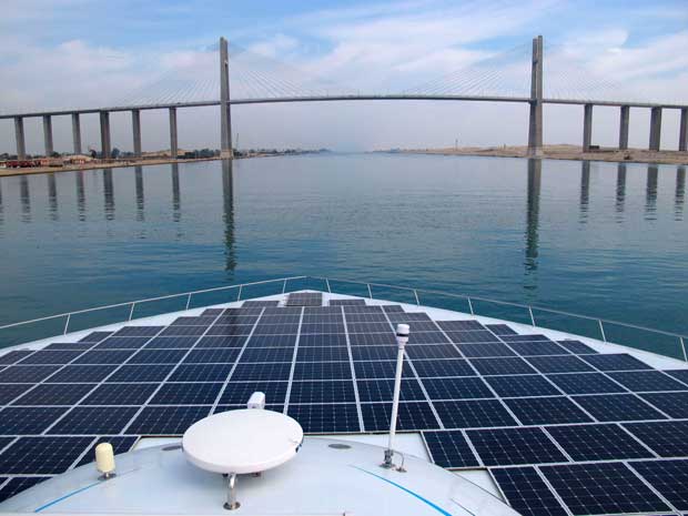 A primeira volta ao mundo em barco solar