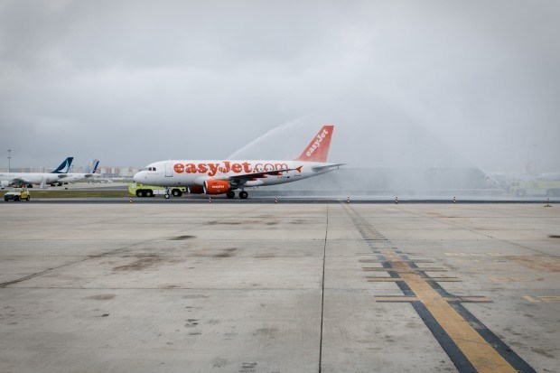 easyJet lança voos desde 24,49€ e celebra 1 ano de base em Lisboa ...