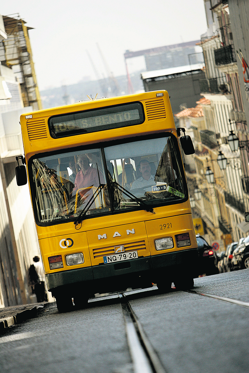 Passes do metro e da Carris com aumentos entre os 5,5 e os 21,3% ...