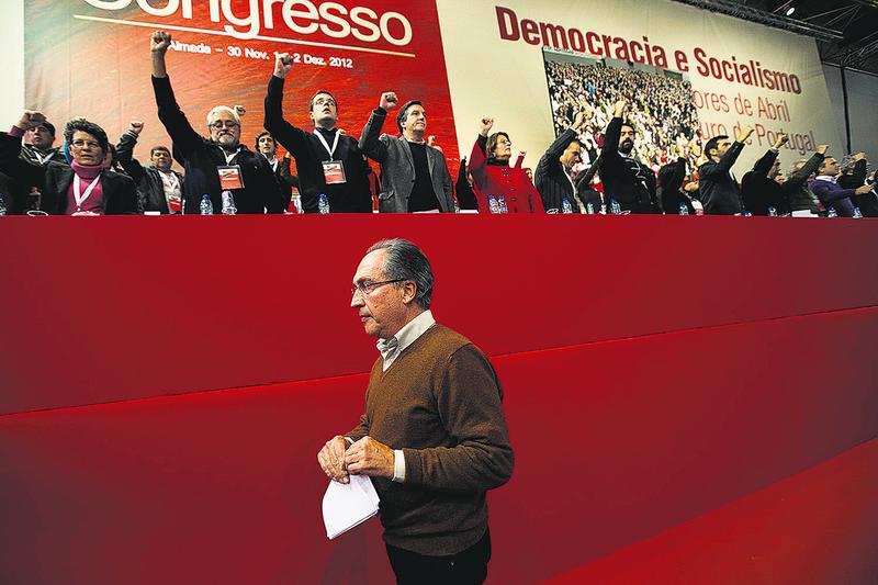 Governo de esquerda deve preparar o país para eventual fim do euro ...