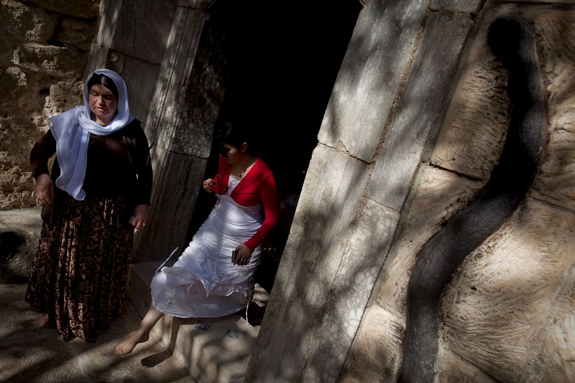 Yazidismo Simbolo Ingresso A Lalish Yezidi Tempio Più Sacro Santuario
