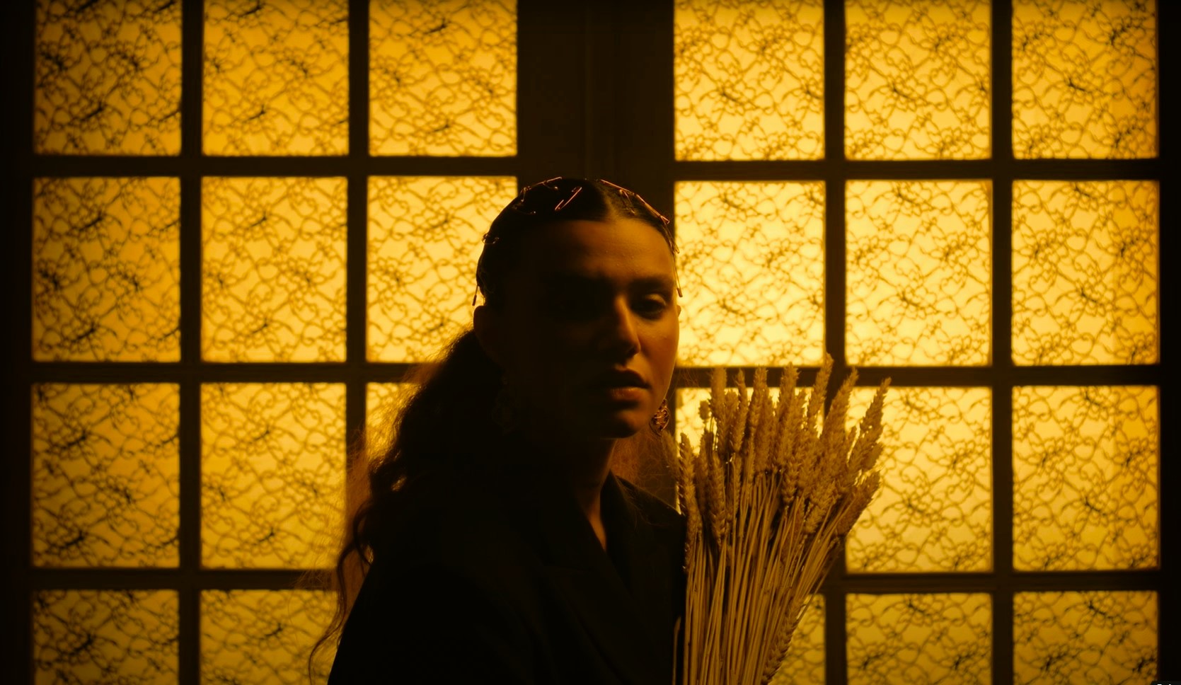 Milhanas lança nova canção a solo, “Mais que ao Sol”, a anunciar um ...