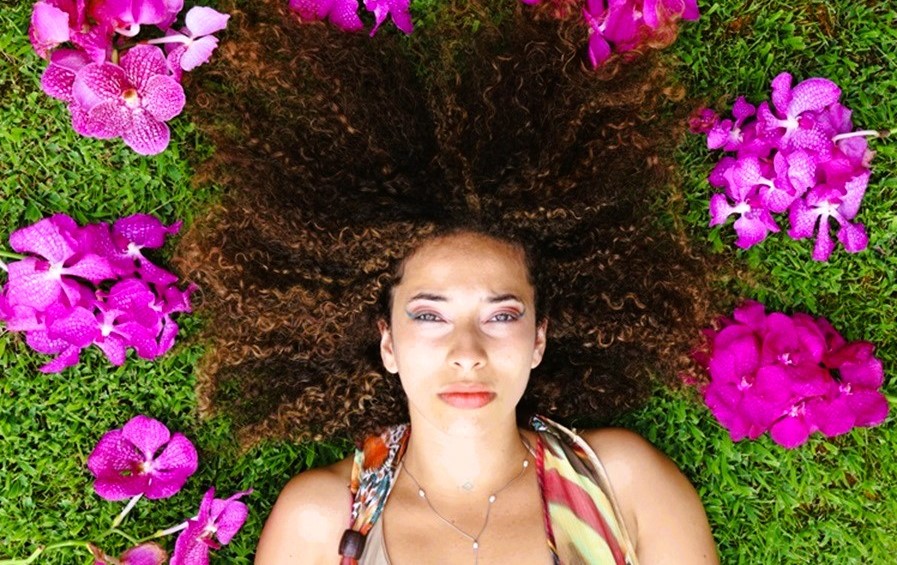 Merai volta às canções com uma visão própria de um clássico em “Ser ...