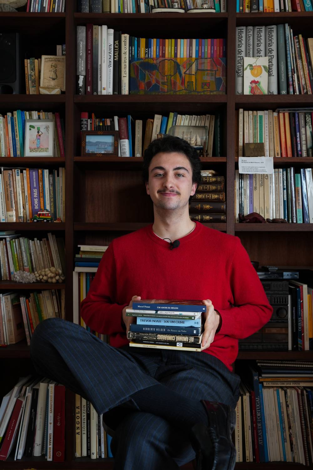 Na Minha Estante: Manel Rosa | Vídeo | PÚBLICO